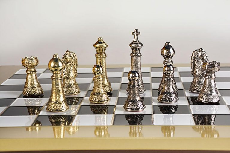 Schachensemble „Staunton Design II“ Große Schachfiguren aus Metall Gold ...
